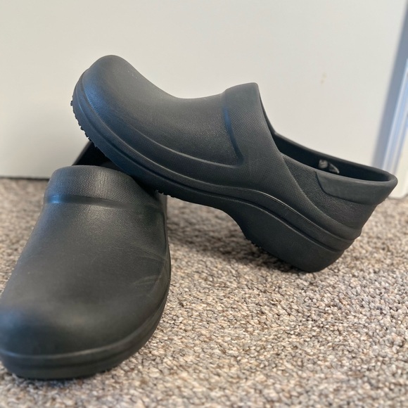 CROCS | Shoes | 7w Crocs Black Medical Clog Shoes Superior Comfort And ...